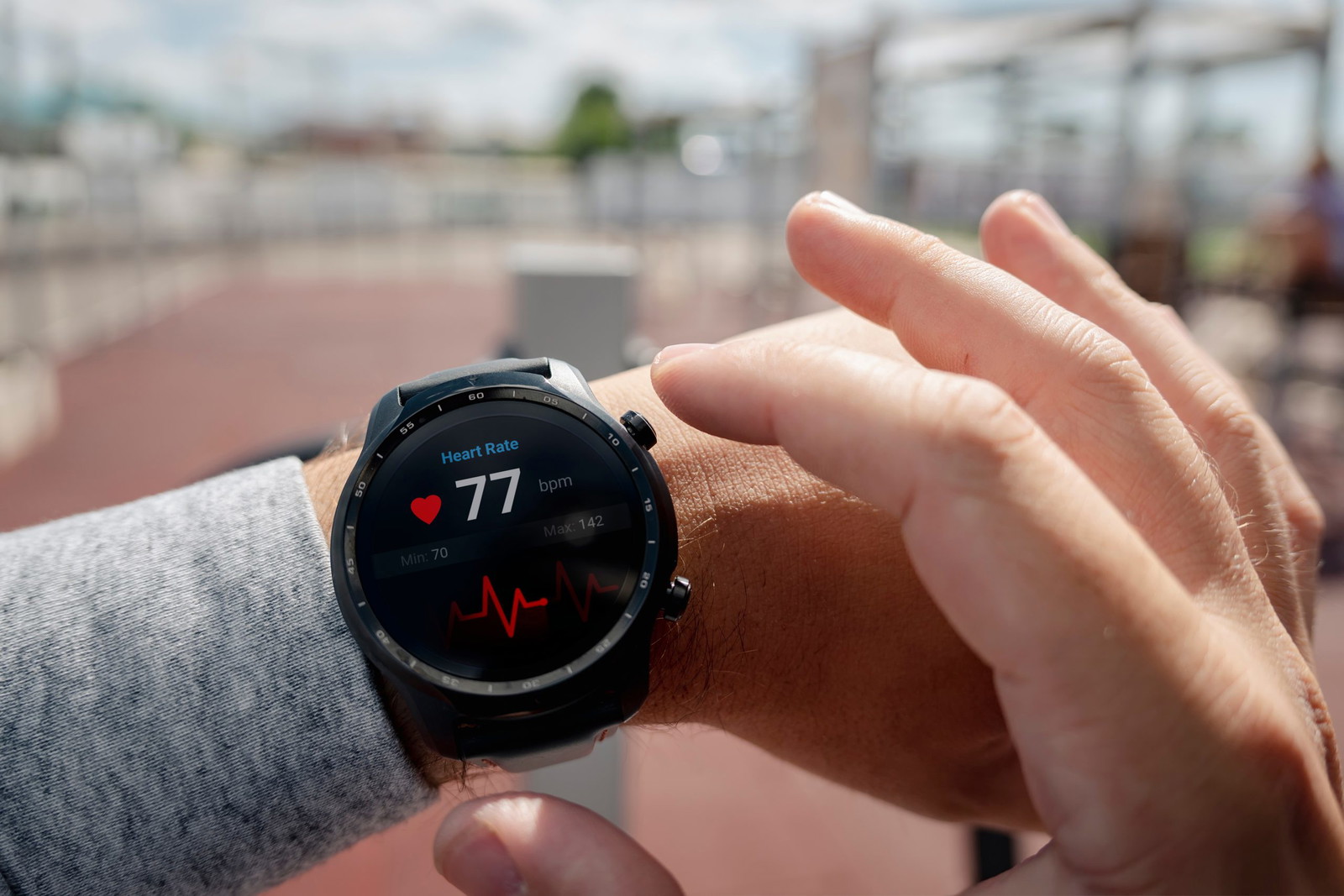 Max Heart Rate Calculator: 4 Formulas + Field Test